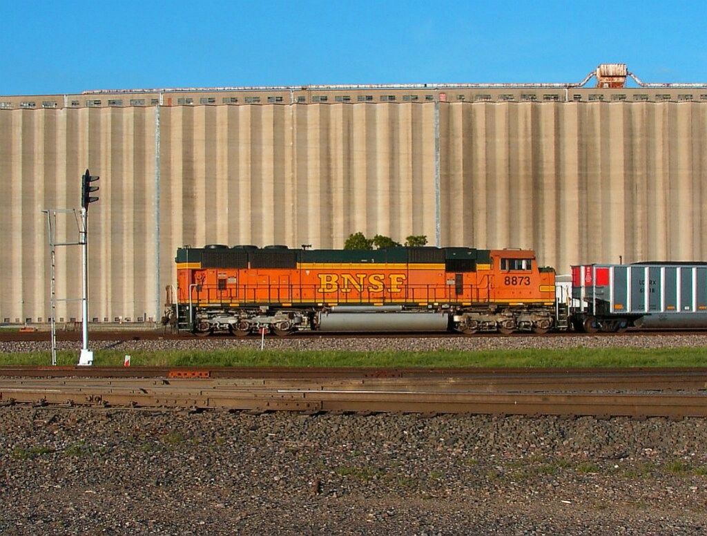 BNSF 8873